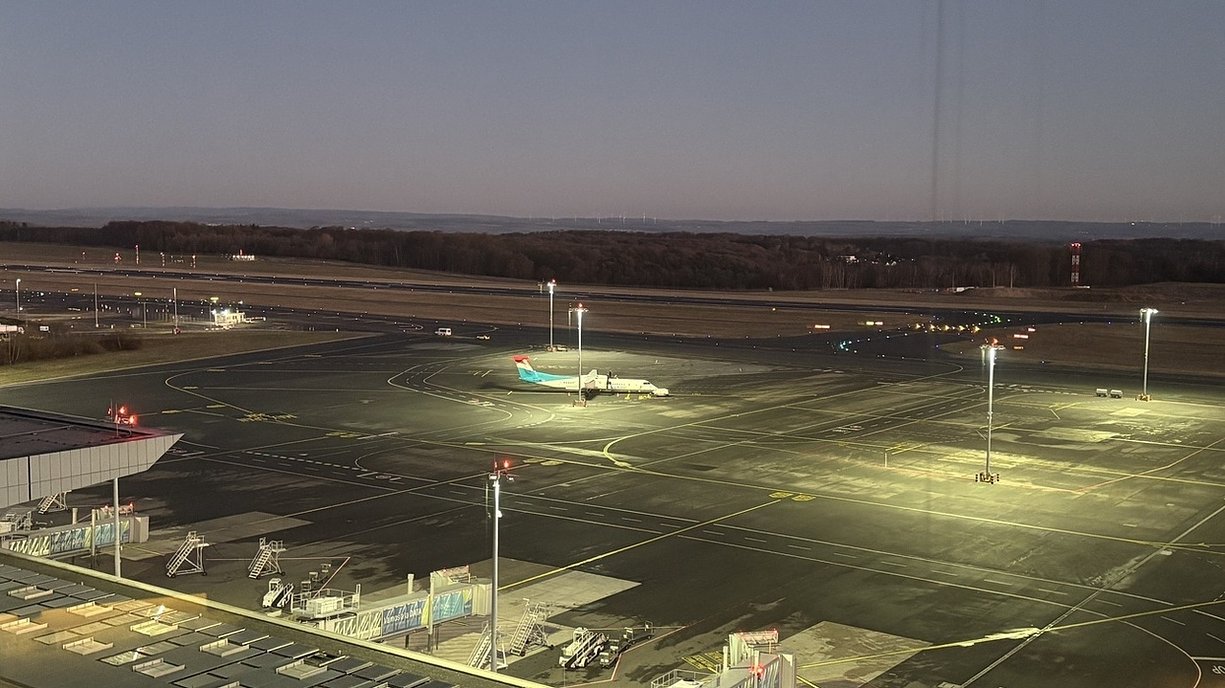 Noise pollution: Luxair and aviation authority sign charter to curb ...