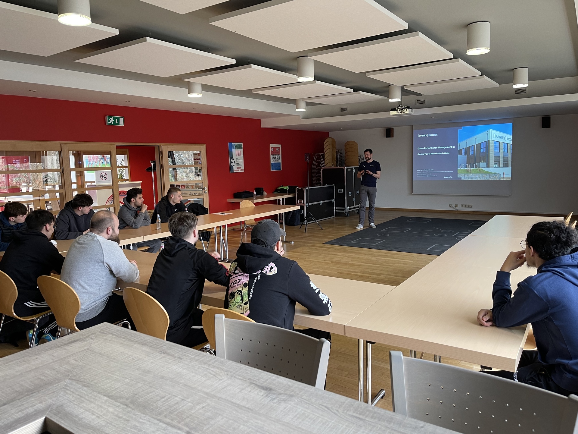 Op Besuch bei der FLF: Mat Lunex d'Reaktioun bei Videospiller verbesseren