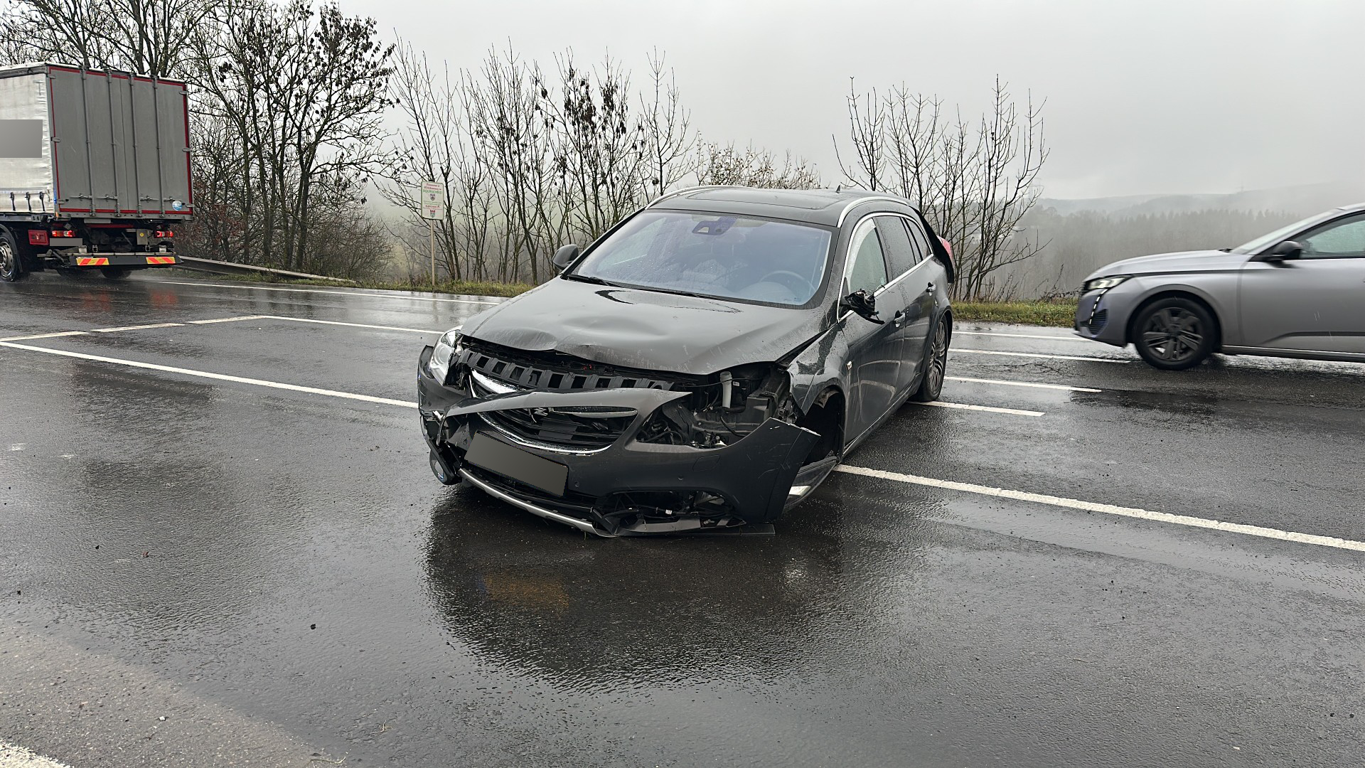Tëscht der Fléiber an dem Fridhaff: Zwee Blesséierter bei Kollisioun ...