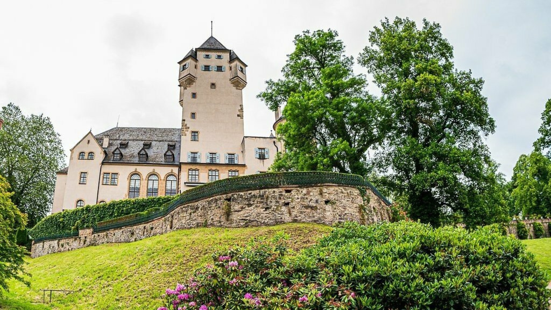 Privately funded: Future Grand Duke Guillaume plans family home annexe ...