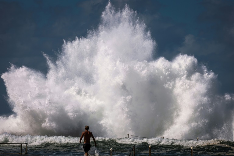 Outskirts of Sydney: Six drowning deaths as huge waves hit Australian ...