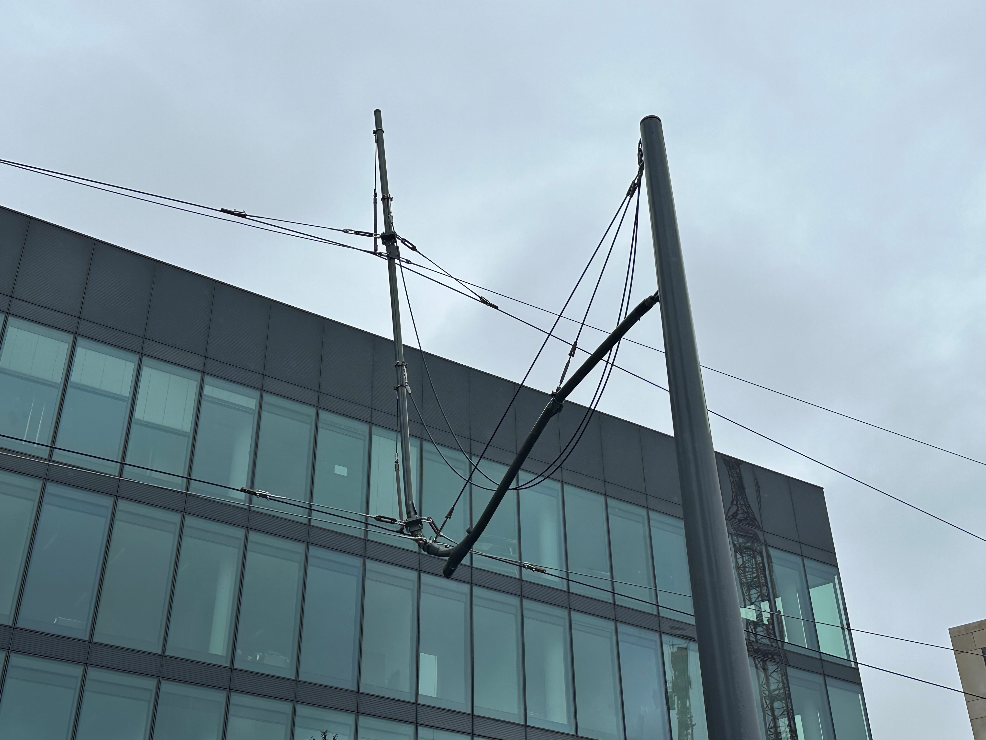 Accident sur la voie du tram au Kirchberg (28.10.2025) - RTL Infos