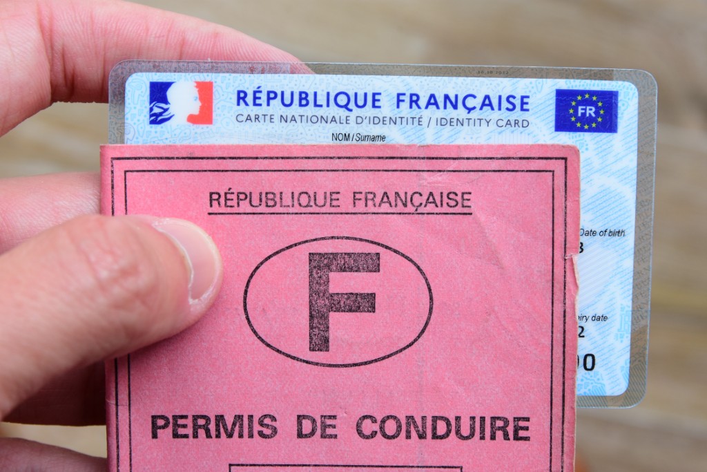 Dès janvier 2024: L'âge du permis de conduire va être abaissé à 17 ans ...