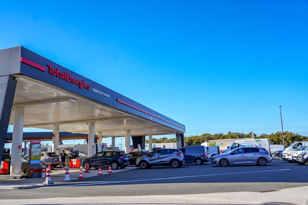 "Tant que la crise durera": TotalEnergies "maintiendra" le plafonnement ...