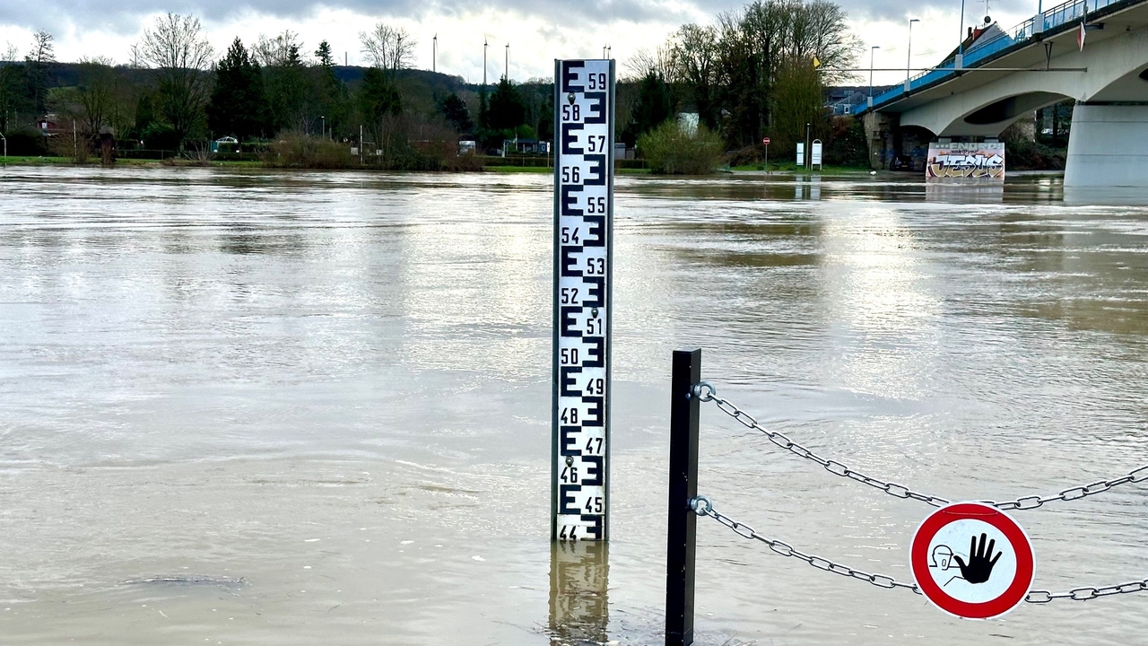 Falling water levels: All flood risk warnings were lifted on Sunday ...