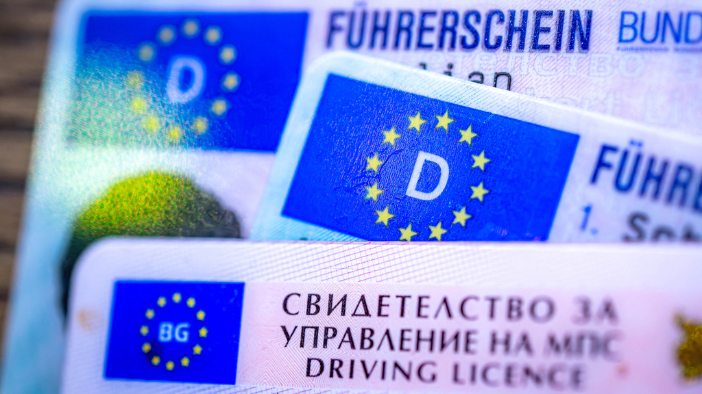 EU mandate: Paper driving licences to lose validity in 2033 - RTL Today